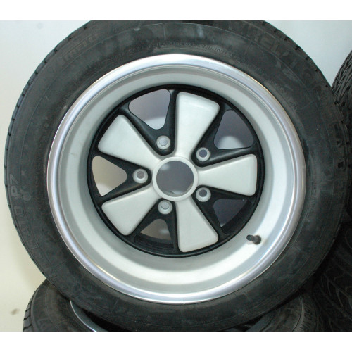 Porsche 911 RSR Fuchs Wheels & P-7 Tires 15x9 & 11 91136102012