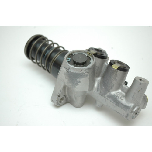 Porsche 964 Master Cylinder 96435501503 USED